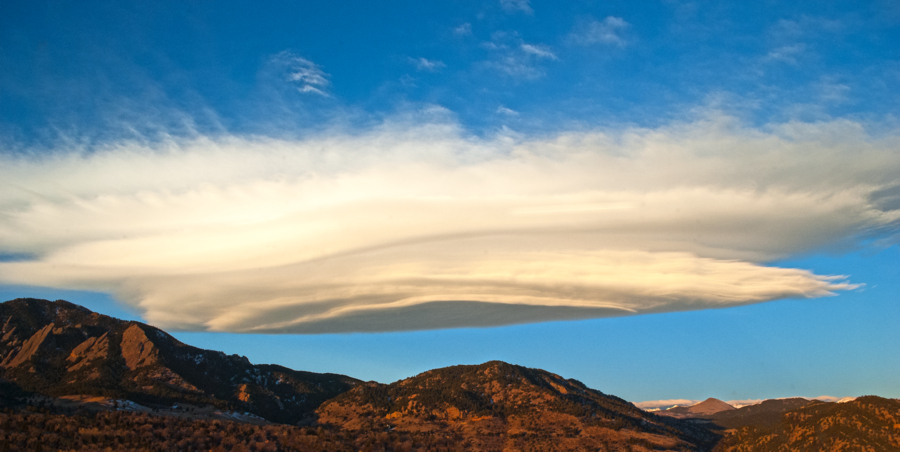 Mountain wave clouds, February 5, 2013, 7:13 am, Boulder CO. - Flow ...