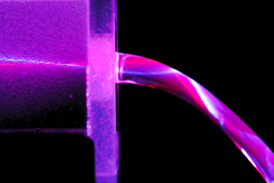Total internal reflection in a water stream traps three lasers. - Flow Visualization