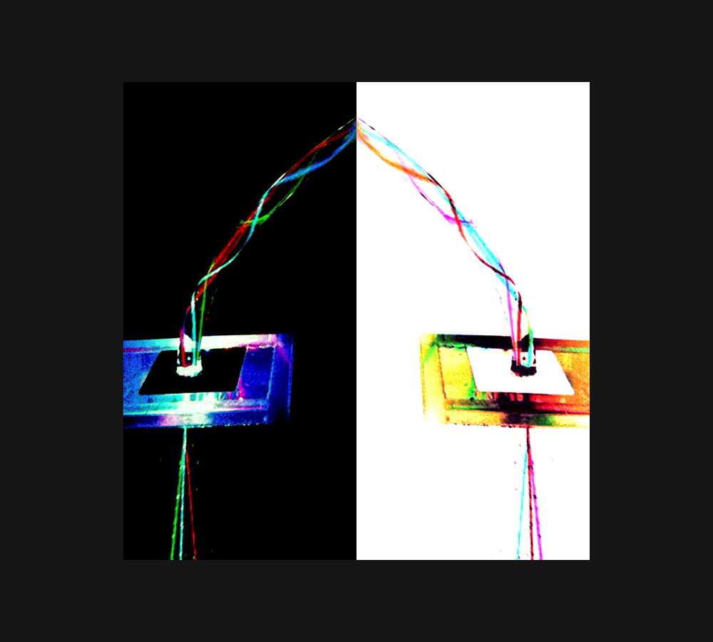 Total internal reflection in a water stream traps three lasers. - Flow Visualization