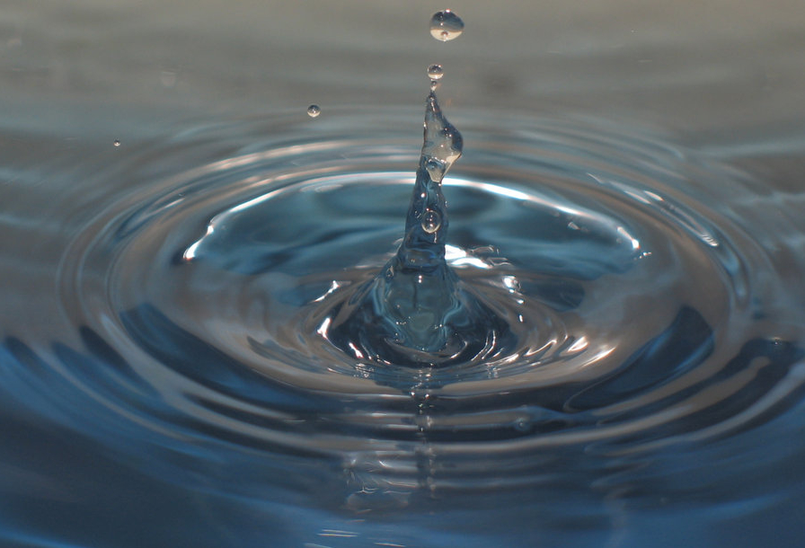 A droplet of water falling from a height results in a Worthington jet ...