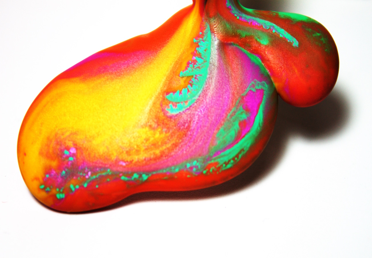 Colored wax flows: interacting, mixing, and changing state from a ...