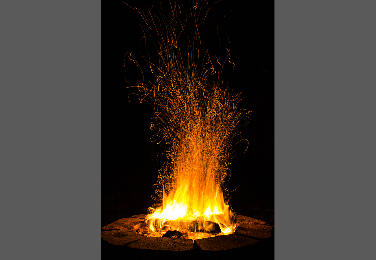 Hot soot particles trace paths in turbulent buoyant plume above a fire ...