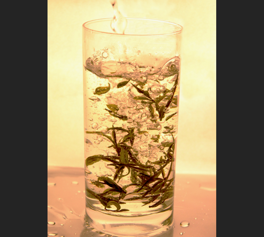 Tea leaves trap air bubbles as water is poured in. - Flow Visualization