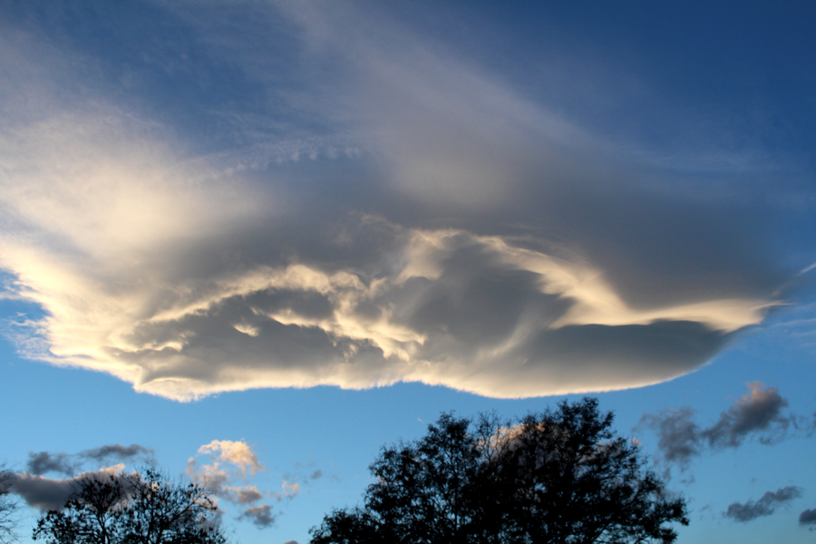 Mountain wave cloud, Boulder CO, 4:44PM pm 11/05/15. - Flow Visualization