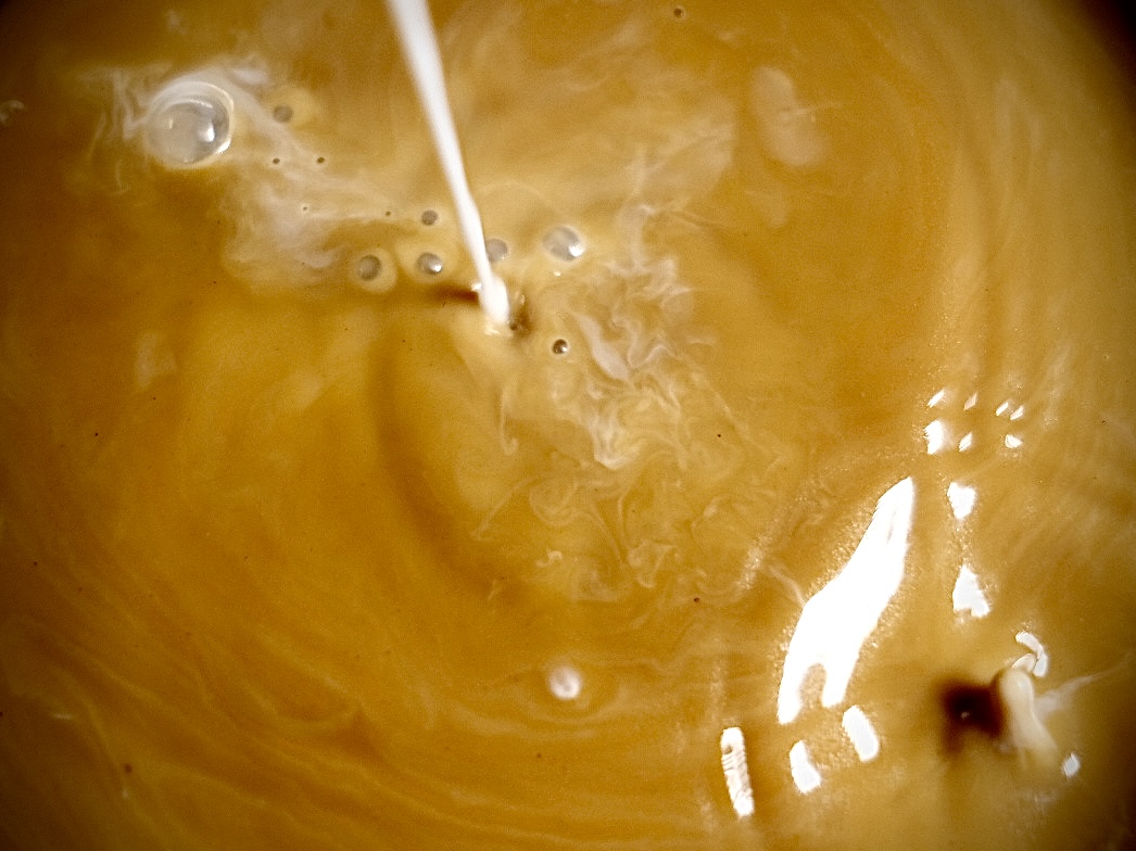 Cream Meets Coffee: A Dance of Density and Diffusion – Flow Visualization
